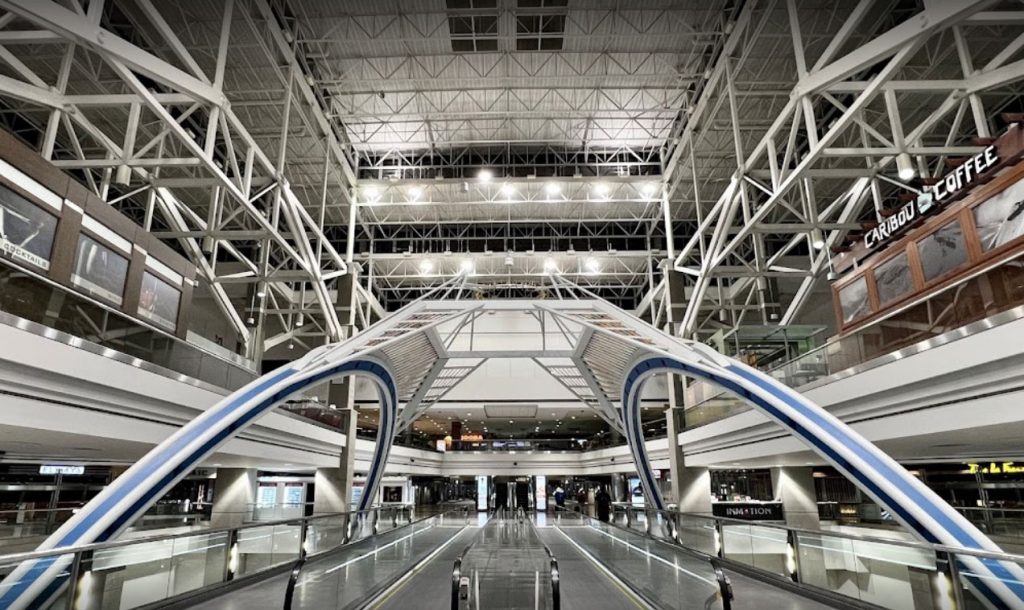 Arrivals at Denver Airport | Arriving terminal DEN